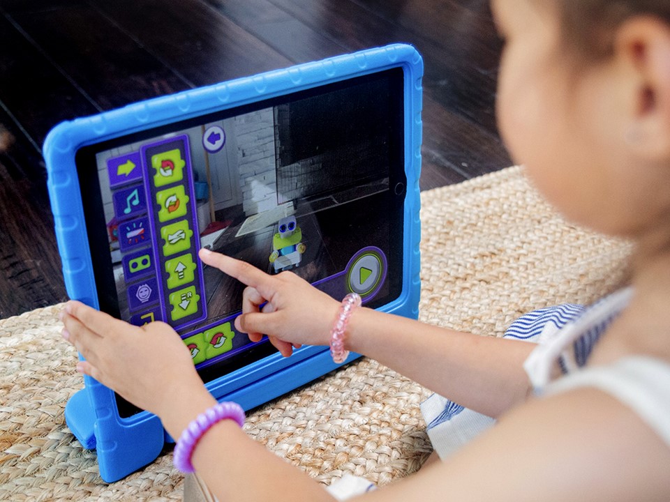 Can we Build a Computer Game? - Little to Great Scientists